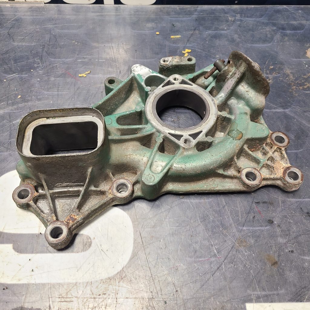 Volvo D13 Water pump housing - P/N: 254376164195 - Used Engine shop ...
